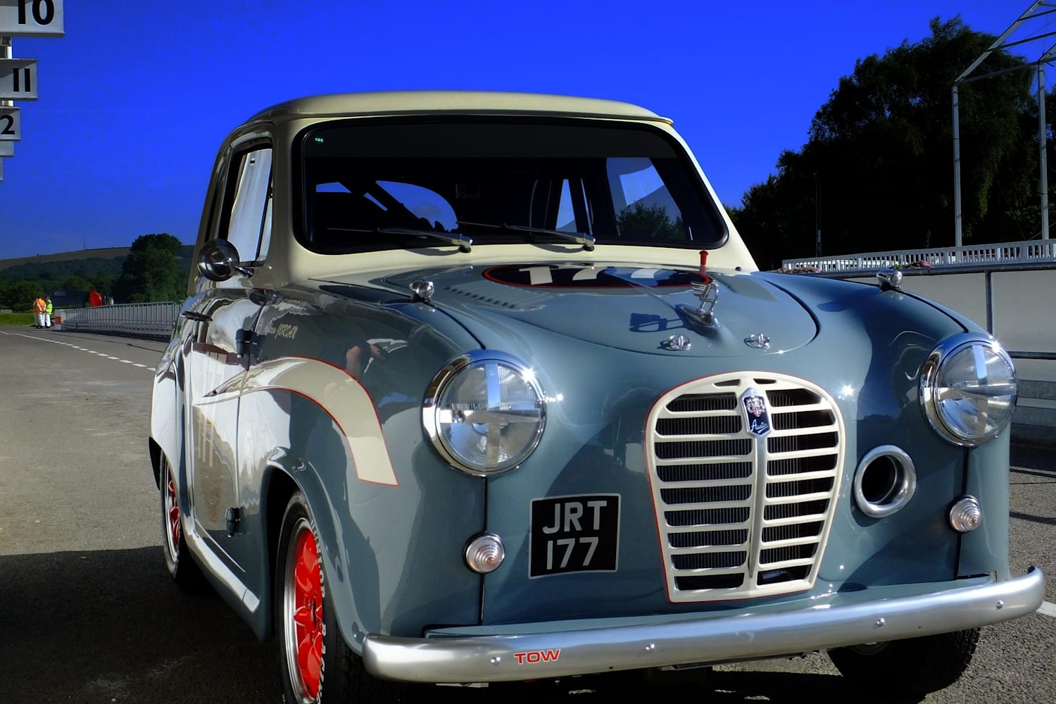 Goodwood Revival 2016: Andrew Jordan's Austin A30 video