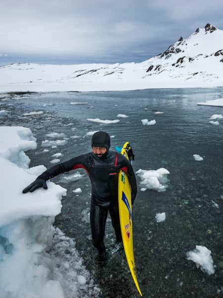 De beste koudwater surfspots in Europa per seizoen