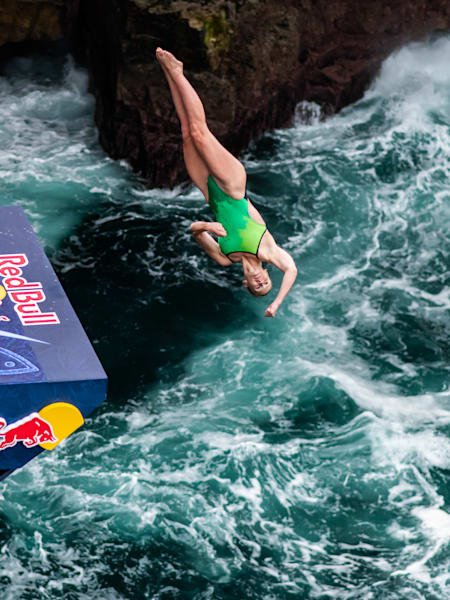 Red Bull Cliff Diving 2021: Downpatrick Head challenges