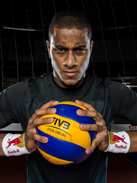 Lucarelli escala time dos sonhos do vôlei brasileiro