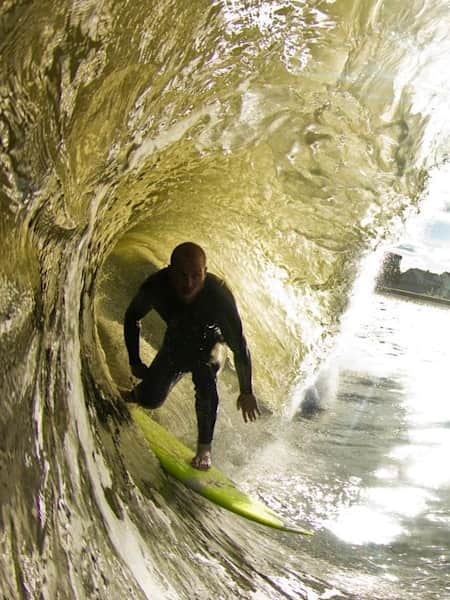 Hurricane Joaquin produces big surf in U.S. Northeast