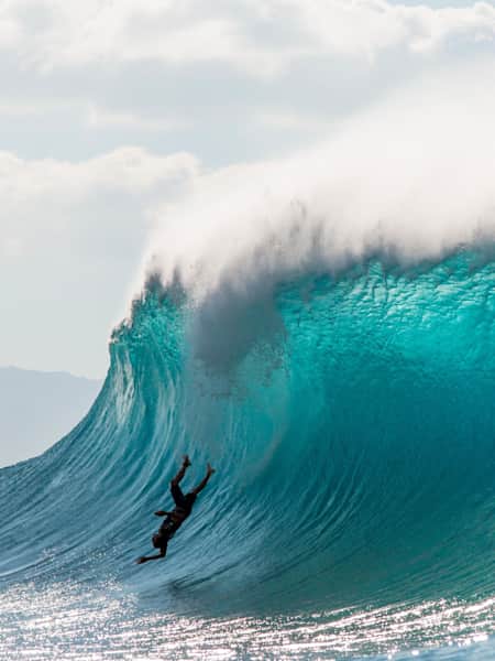 Volcom Pipe Pro: Pipeline Wipeouts | Red Bull Surfing