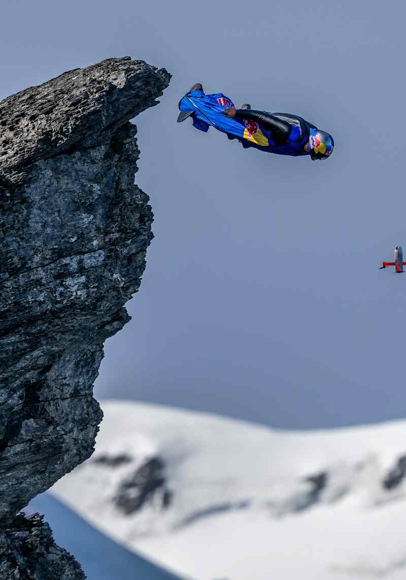 how does base jumping work