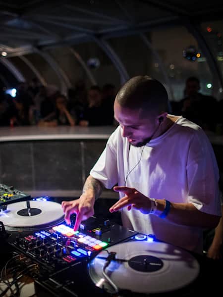 Yeni Başlayanlar İçin En İyi DJ Ekipmanları