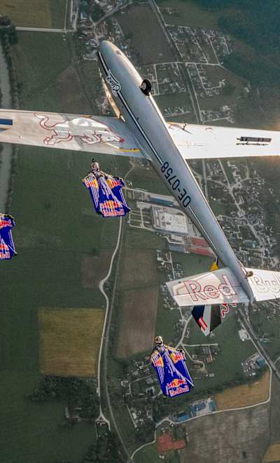 wingtips red bull