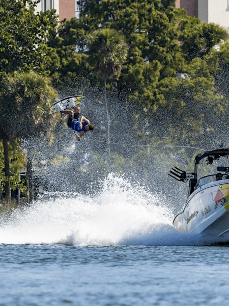 Top 10 wakeboarding lakes in Florida