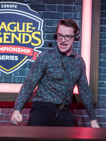 Interview avec Medic, caster League of Legends ! Worlds