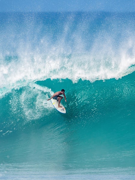 Evan Geiselman rescued from huge Pipeline wipeout