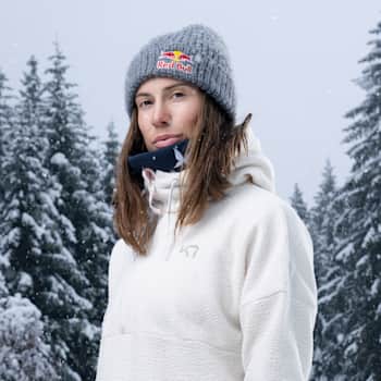 Eva Adamczyková: Snowboard Cross – Red Bull Profile