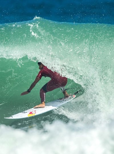 Quem é o surfista que quer a Nova Zelândia no holofote