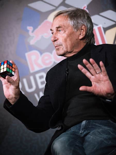 Профессор Рубик, который изобрел тот самый кубик