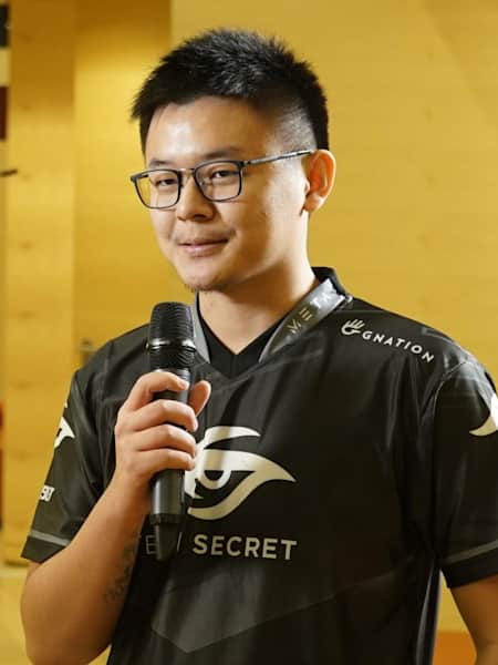 Dota 2 pros pick one hero ++video++ | Red Bull Esports