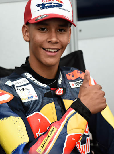 Blog | Nicolás Hernández learning a new track a