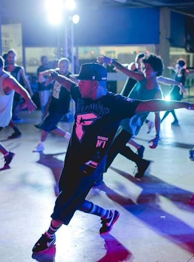 7 movimientos de baile urbano para mantenerse en forma