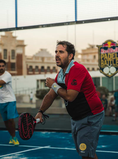 Mejora tu saque en el pádel ≫ 5 trucos profesionales