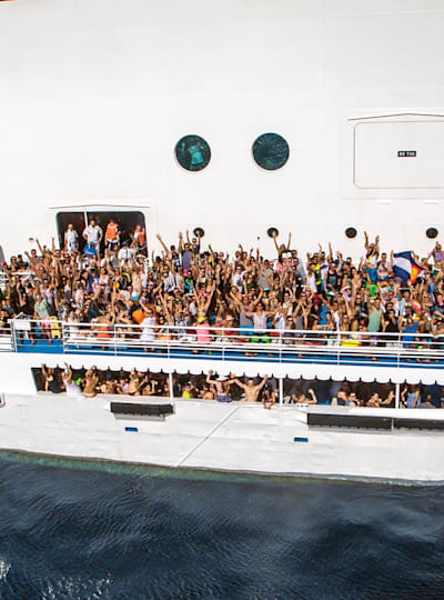 Holy Ship! y a toda máquina