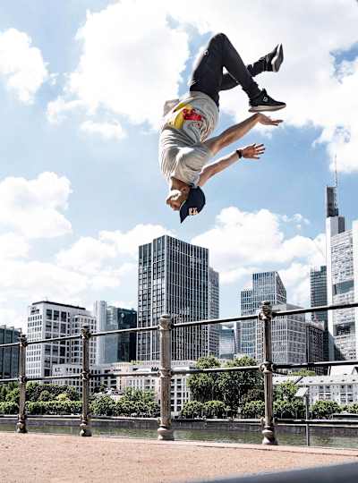 Backflip lernen Tipps: Rückwärtssalto aus dem Stand