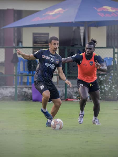 Football training drills: Attack vs defence training