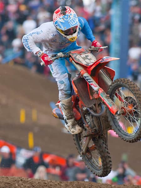 Motocross riding techniques: Complete guide