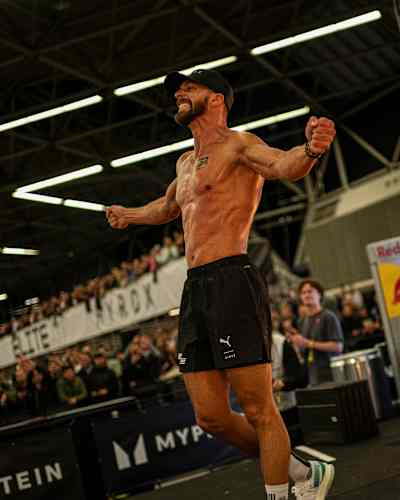 Master the standing bicycle crunch