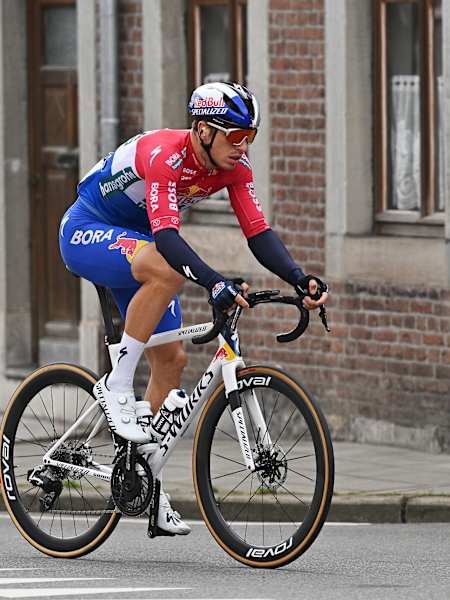 Danny van Poppel sprints to third at the end of the CRO Race