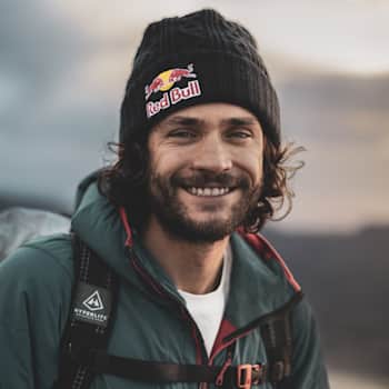 Nick Russell: Snowboarding backcountry – Red Bull