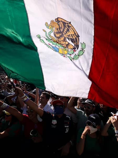 "Jimmy" e la Ferrari bianca-blu:il commento di Terruzzi