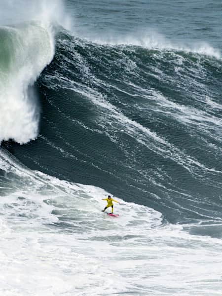 Big Wave : Conseils avant de se lancer en surf de gros
