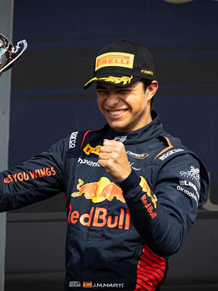 Double F2 podium in Bahrain for Martí