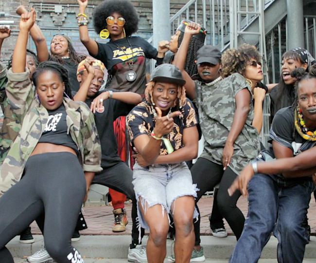 Conoce a NEFER, un movimiento femenino global