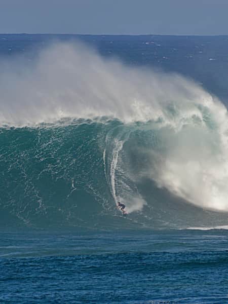 Sessions: Surfer Kai Lenny goes big at Jaws ++video++