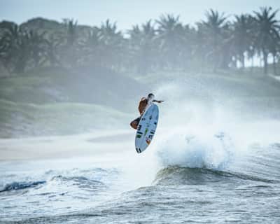 How to aerial on a surfboard