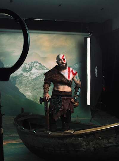 Red Bull Shape Shifters God of War Kratos Dönüşümü