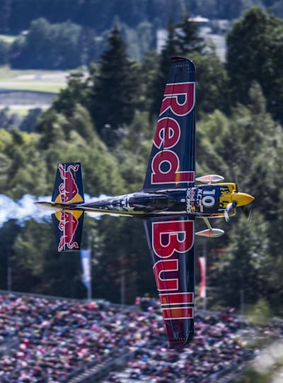 Portrait-robot d'un pilote Red Bull Air Race ! Voltige