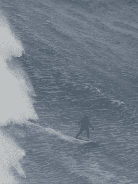 Vidéo : Justine Dupont surfe une vague immense à Nazaré