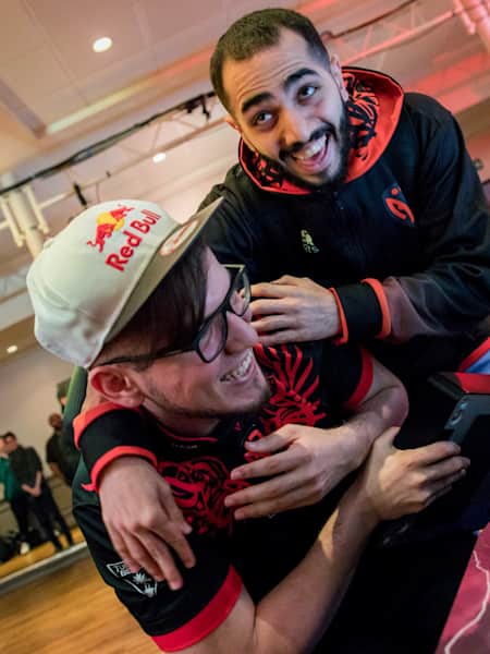 Big Bird and AngryBird Make it to Street Fighter League