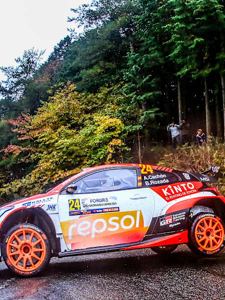 Cachón seals maiden WRC2 win in Japan