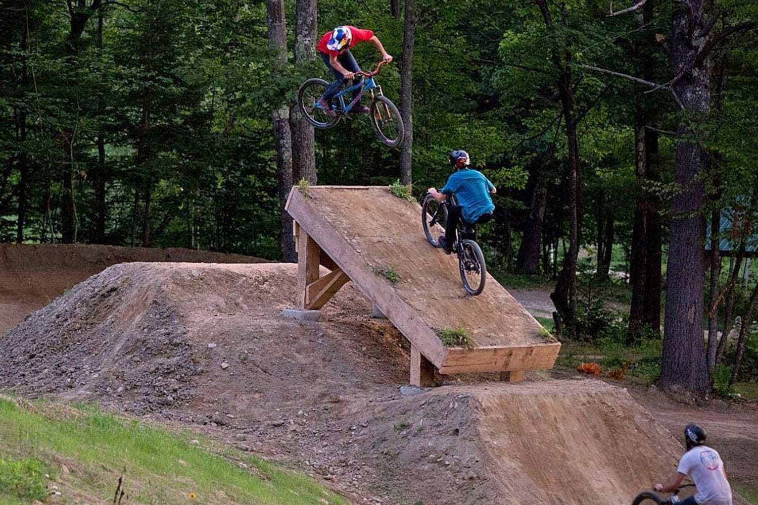 VTT Slopestyle : Construire et rider un upbox en vidéo