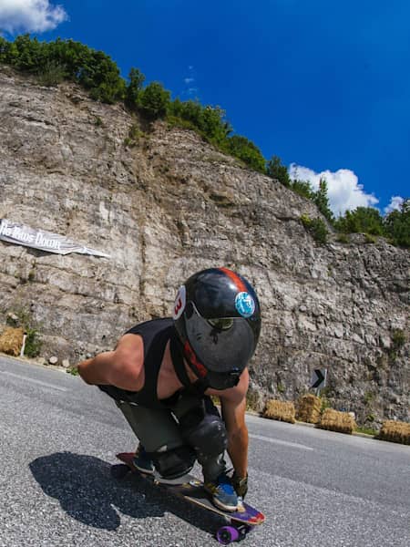 Red Bull No Paws Down: Longboard race preview – video