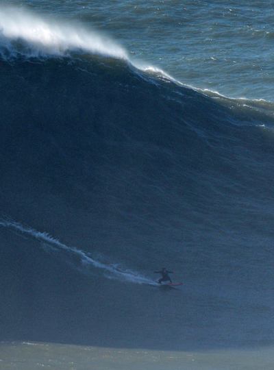 Nowy sezon na wielkie fale w Nazare i La Nina w akcji