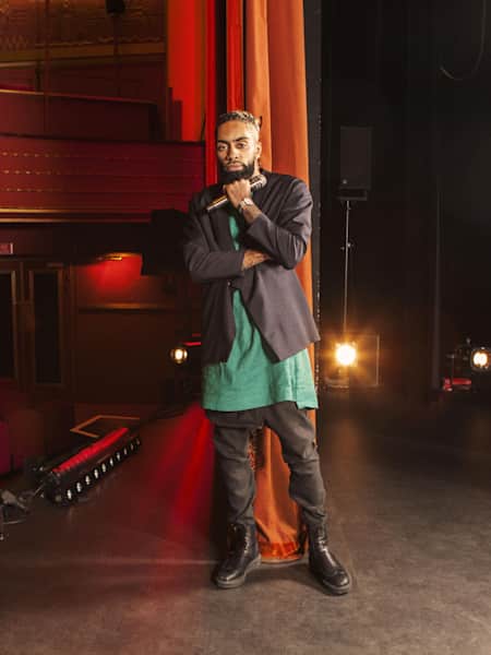 Fary : L'humoriste en interview pour The Red Bulletin