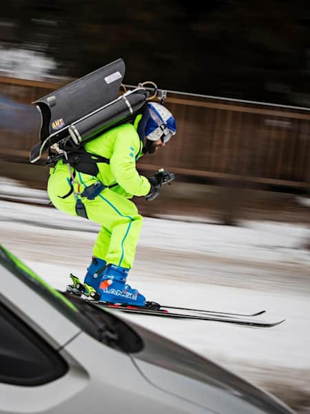 Filip Flisar’s jetpack video: Blasting home like Bond