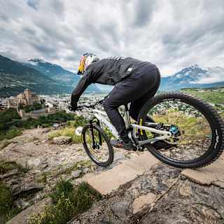 Castle Ride BCVS : Urban downhill & slopestyle MTB mashup