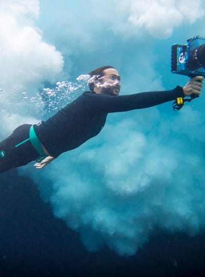 Zak Noyle: Chasing The Shot at Pipeline *Surfing Video*