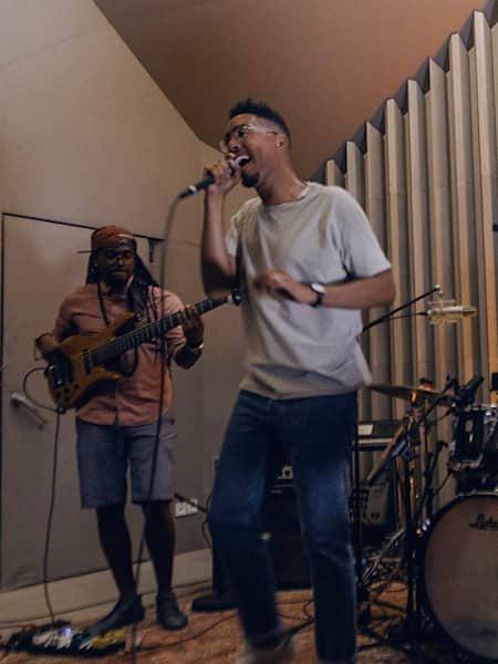 Conheça a energia e intensidade do rapper Oddisee