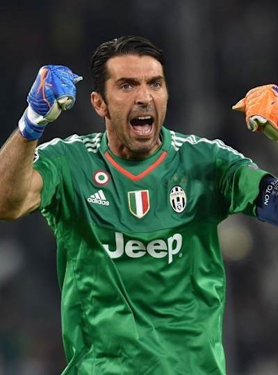 10 defesaças de Buffon com a camisa da Juventus