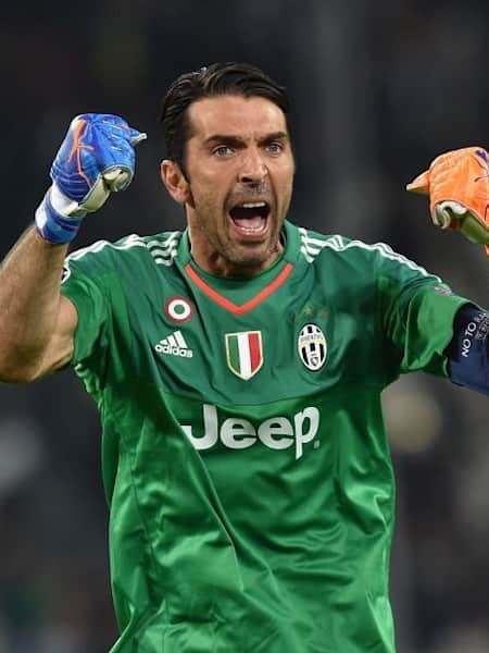 10 melhores defesas de Buffon