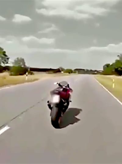 Motorbike keeps going after rider falls off – Video