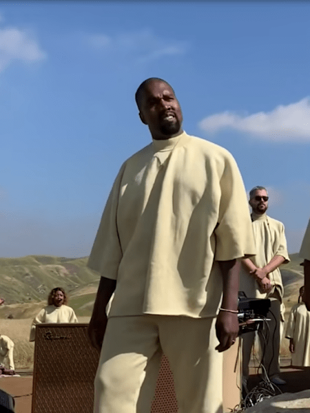 Wat is Kanye West’s Sunday Service?