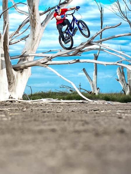 Danny MacAskill – Epecuén | Red Bull Bike